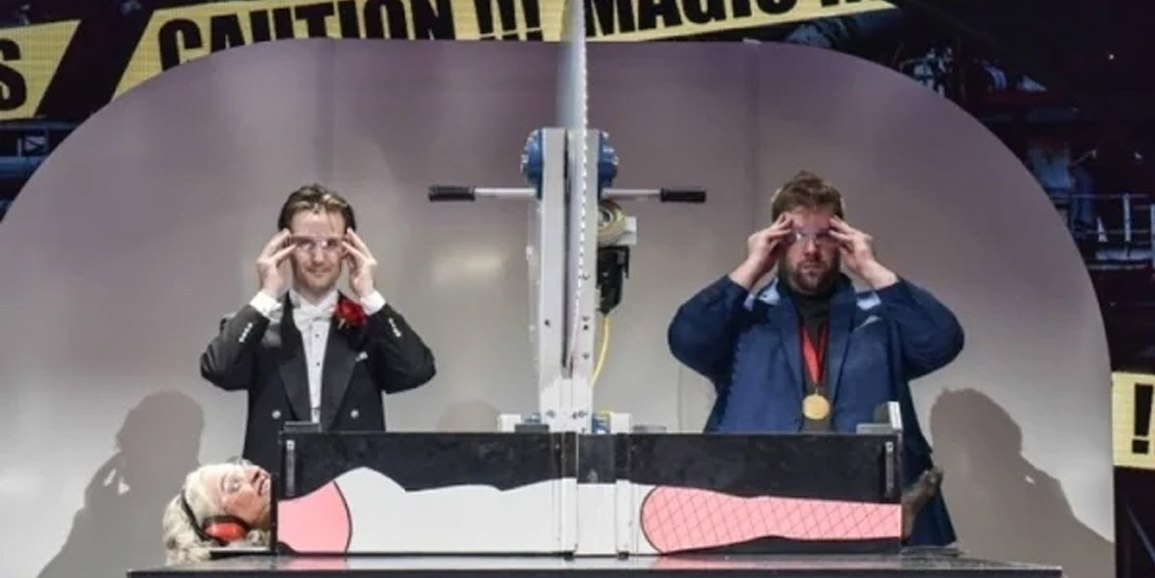 Mischief Theatre's Magic Goes Wrong kündigt neue West End-Besetzung an ...