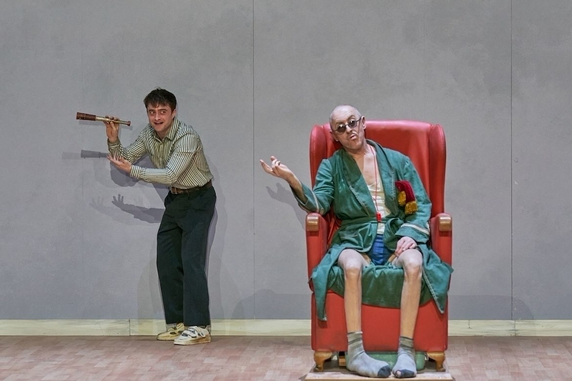 First Look: Daniel Radcliffe and Alan Cumming in Endgame at The Old Vic ...
