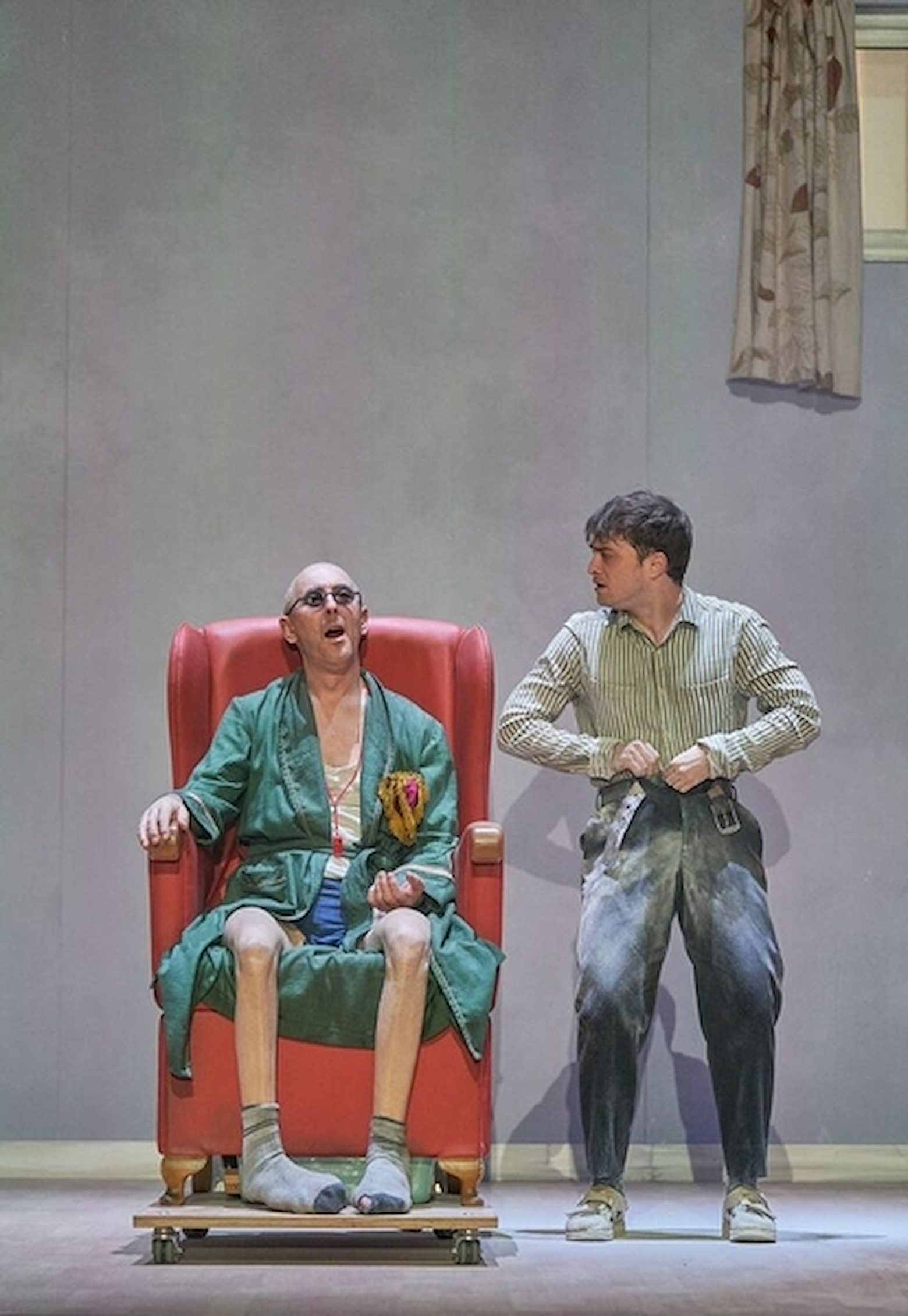 First Look: Daniel Radcliffe and Alan Cumming in Endgame at The Old Vic ...
